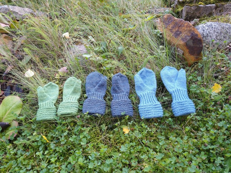 Lapsen lapaset intialaisella peukalokiilalla – punospirjo